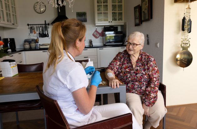 Hoe ziet Herkenbare en Aanspreekbare wijkverpleging eruit in de praktijk? | ActiZ